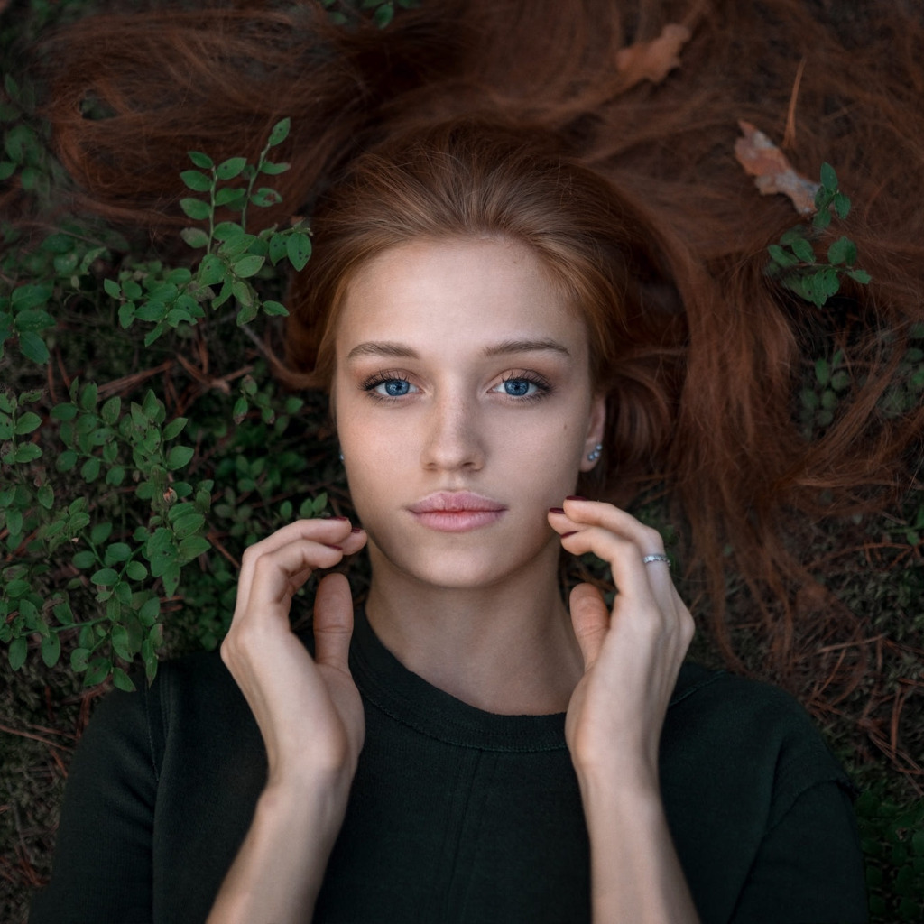 Download Wallpaper Greens Grass Look Leaves Girl Nature Face