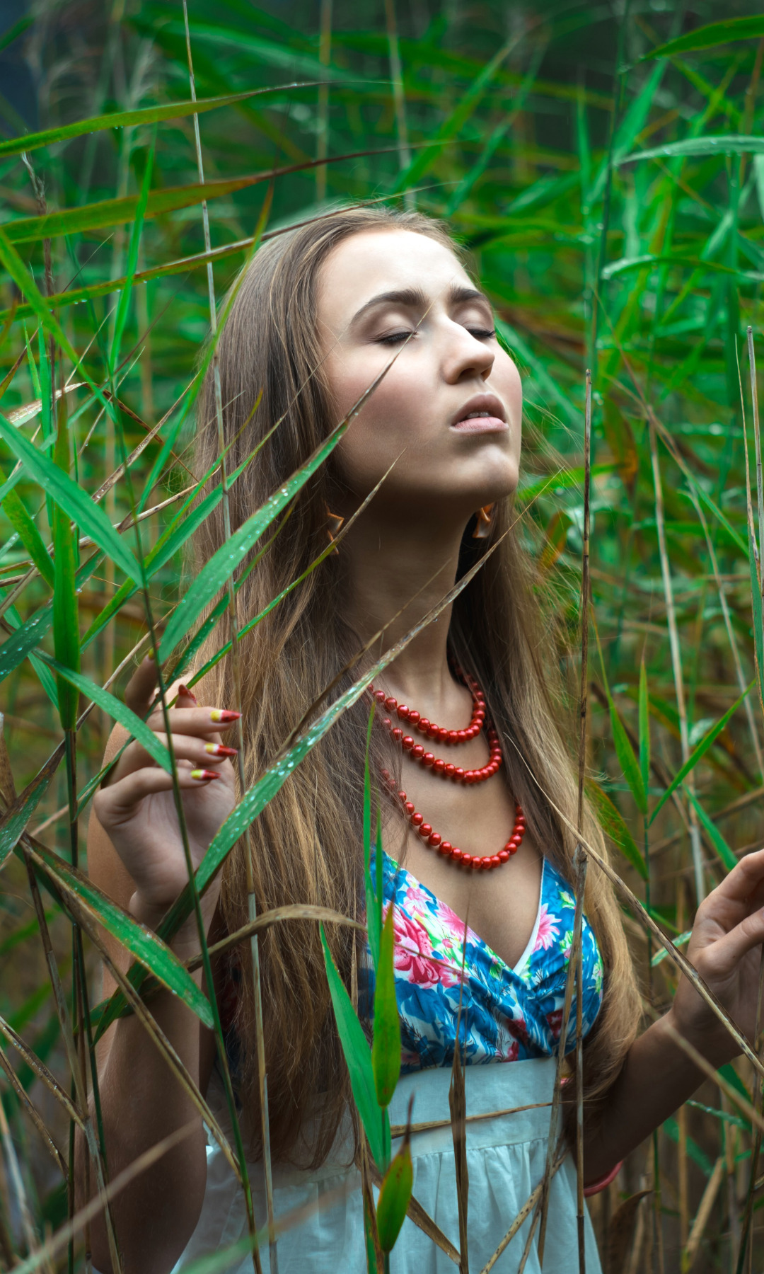 Download Wallpaper Summer Grass Girl Portrait Girls Portrait