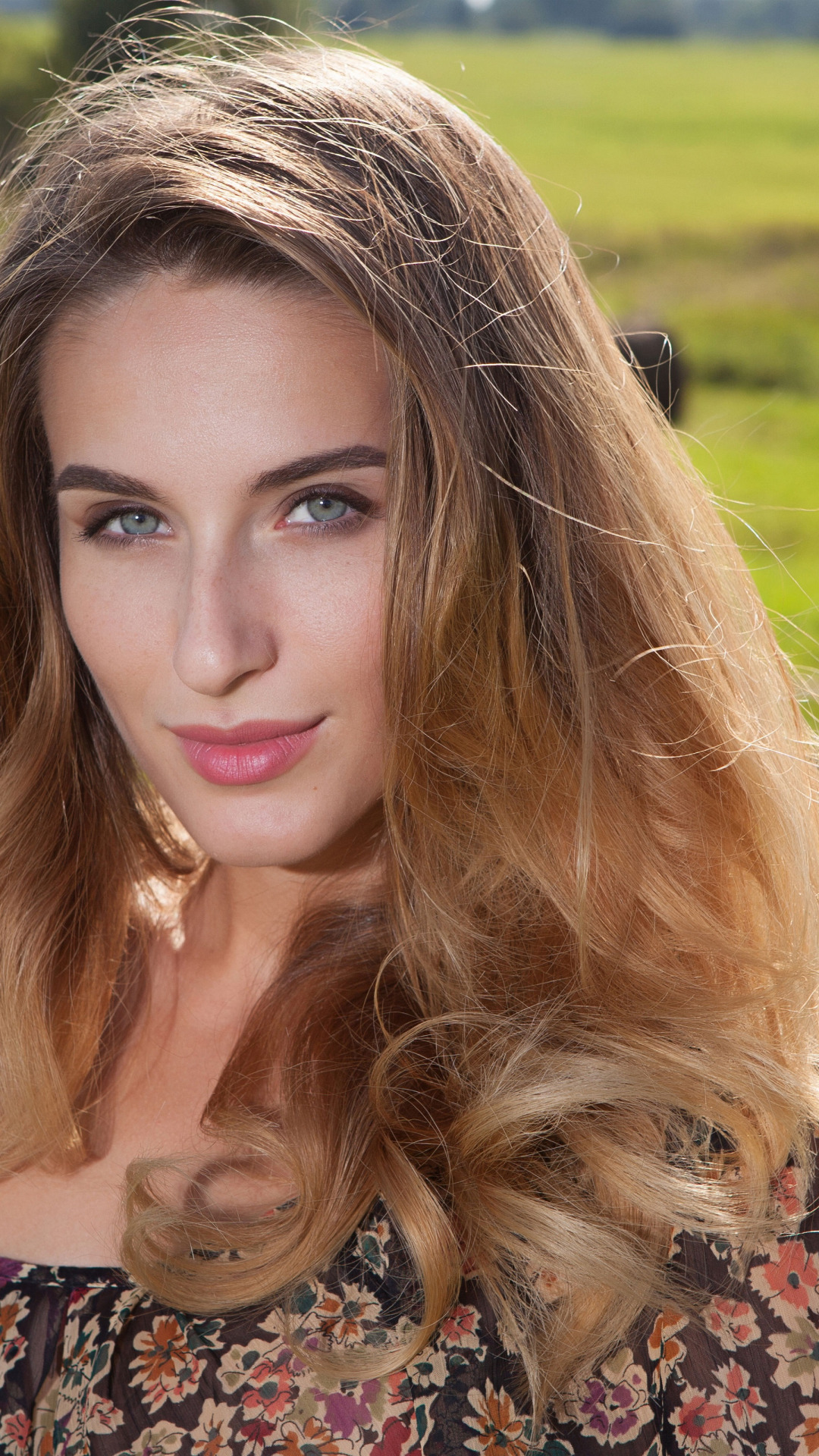Download Wallpaper Dress Field Model Beauty Face Blonde Close Up Hay Section Girls In
