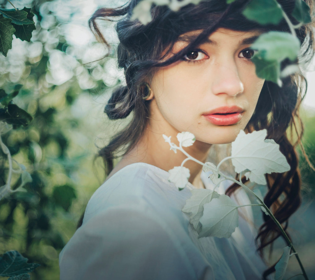 Download Wallpaper Look Leaves Girl Nature Face Portrait Blur