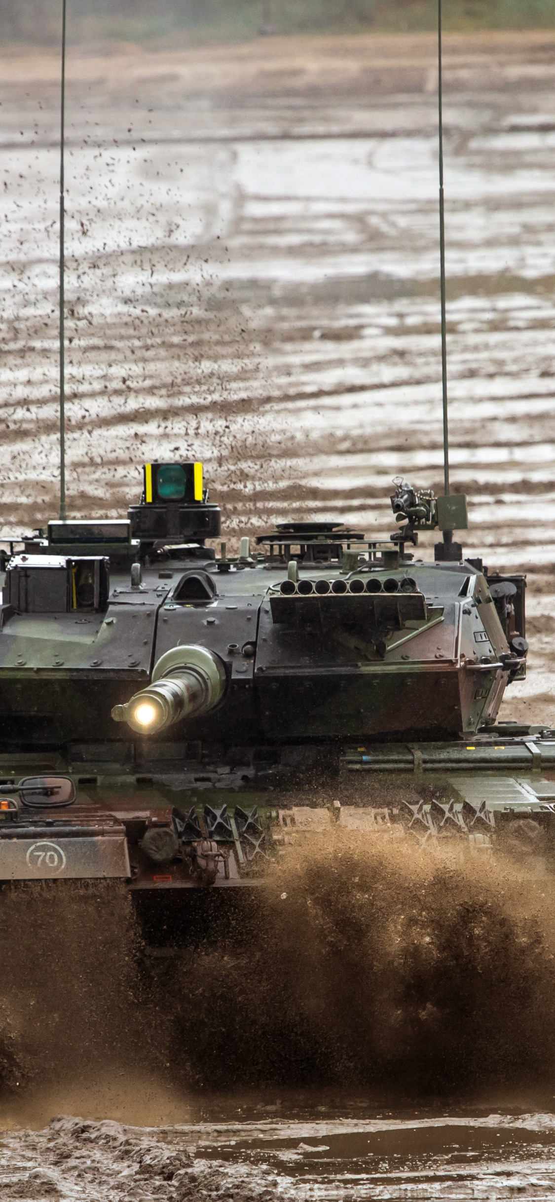 Download wallpaper weapons, tank, Leopard 2 A7, section weapon in resolution 1125x2436