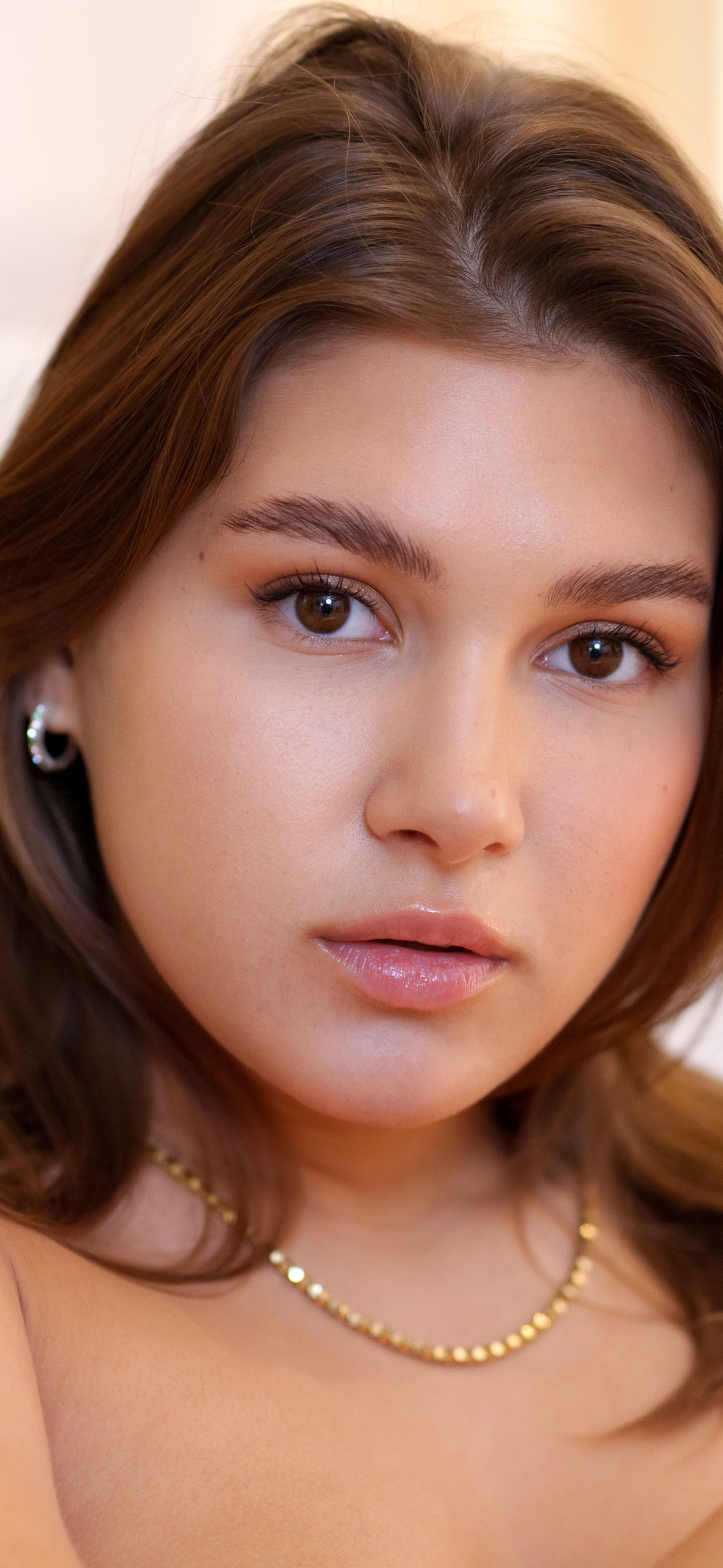 Download Wallpaper Brunette Model Brown Eyes Portrait Close Up