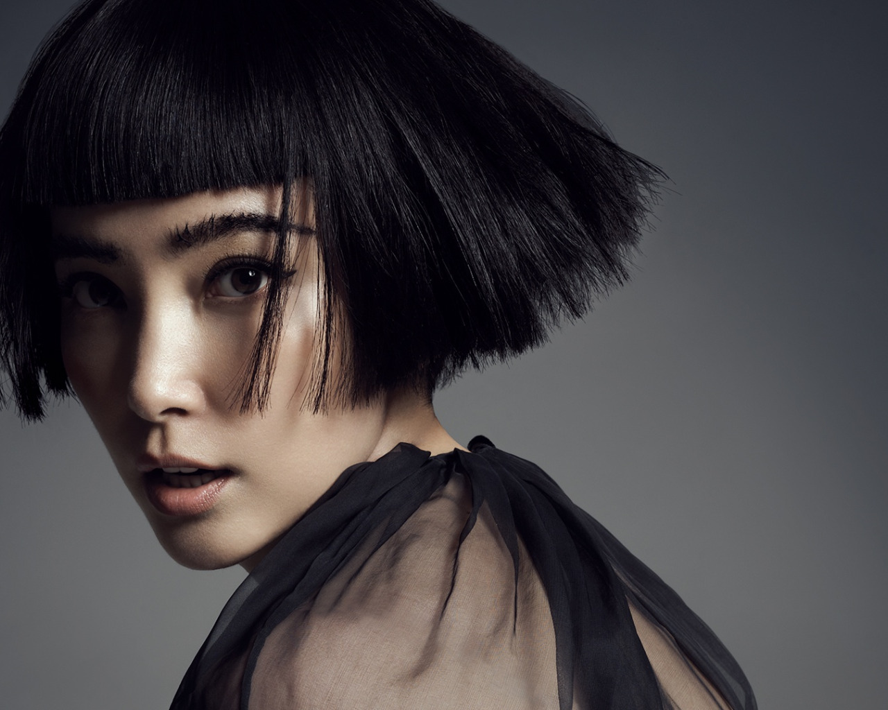 Download wallpaper look, pose, makeup, actress, with short hair, hair, look, pose, section girls ...