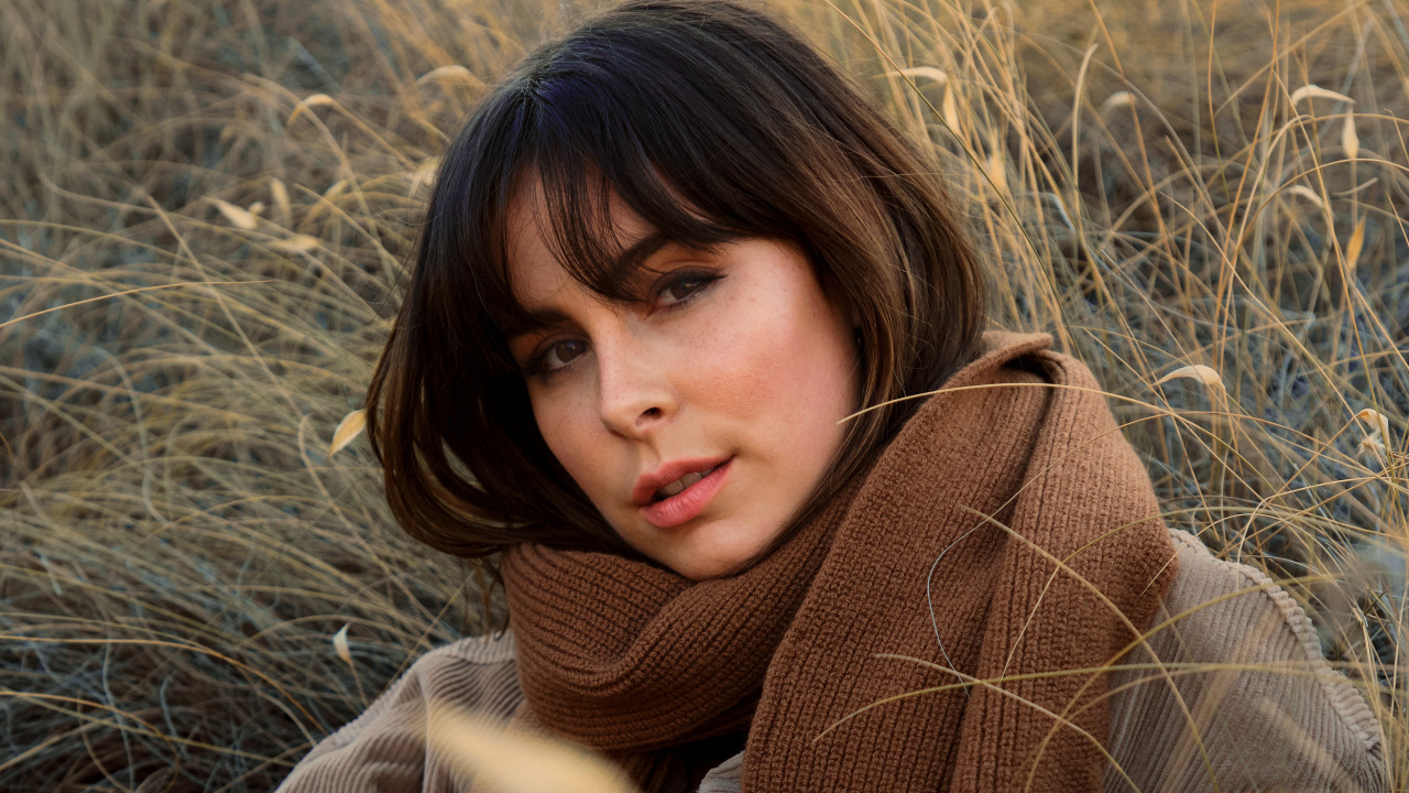 Download wallpaper wallpaper, field, lena, closeup, uhd, 2021, section music in resolution 1280x720