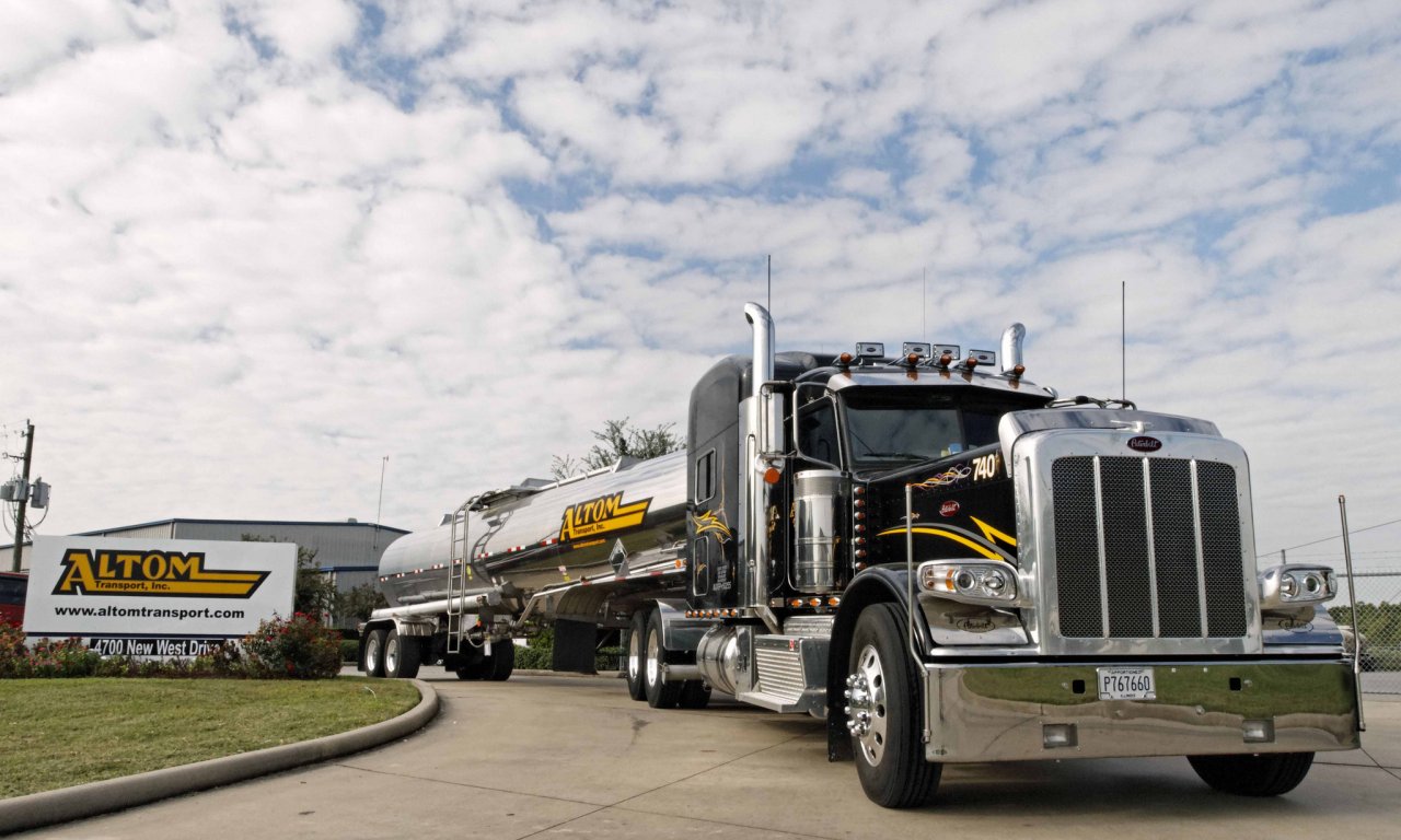 Download wallpaper the sky, clouds, tanker, peterbilt 389, altom ...