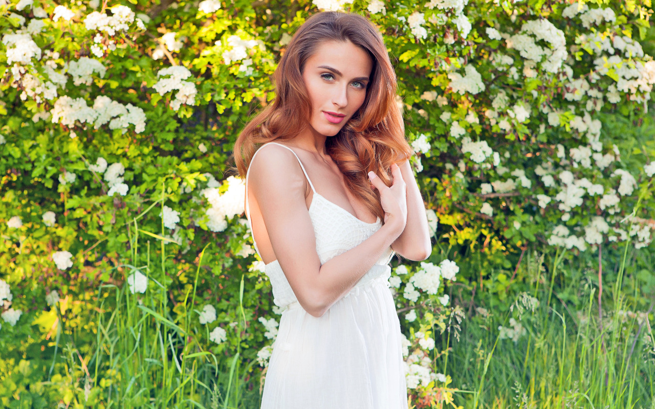 Download Wallpaper Girl Look Model Face Eyes Brunette Sexy