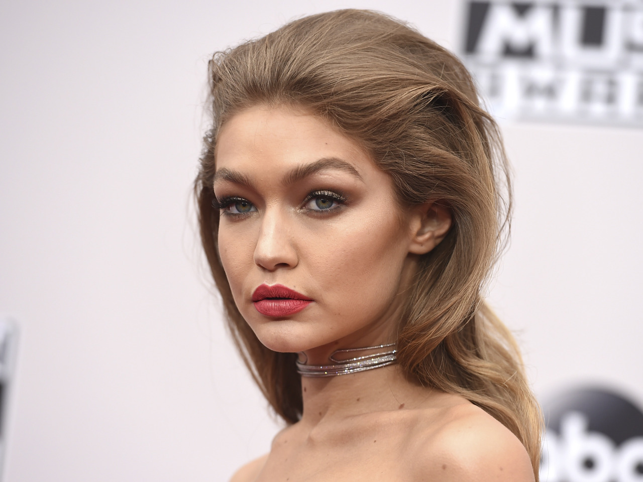 Download wallpaper look, pose, model, makeup, hairstyle, model, hair, look, section girls in ...