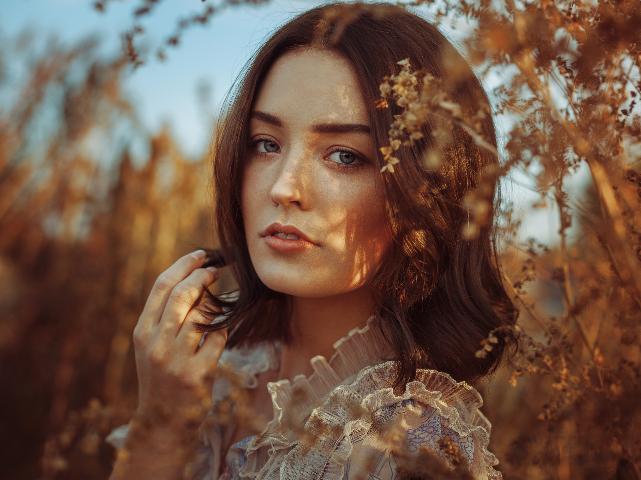 Download Wallpaper Look The Sun Branches Nature Pose Model
