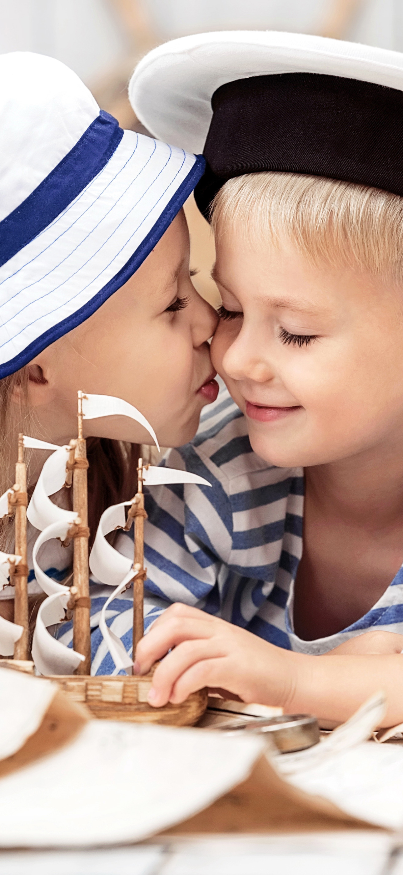 Download wallpaper girl, hat, children, children, hat, kiss, girl, boy ... Download wallpaper girl, hat, children, children, hat, kiss, girl, boy ...