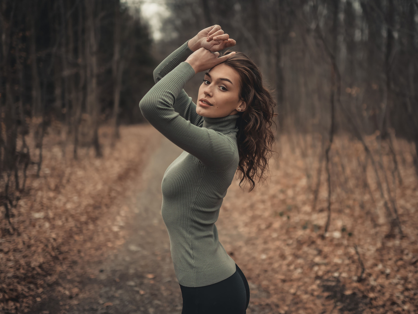Download Wallpaper Look Leaves Trees Sexy Park Model Portrait
