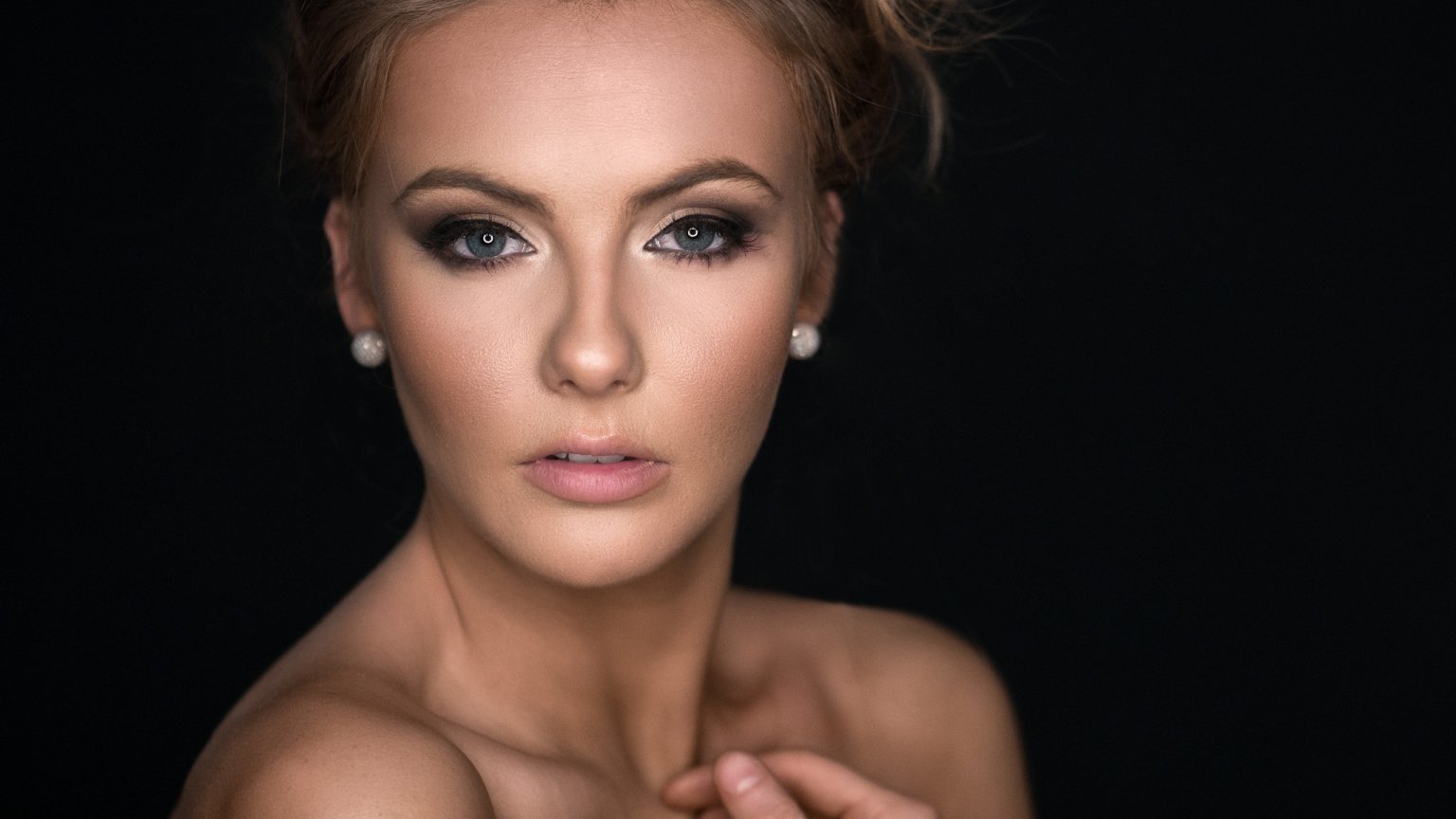 Download Wallpaper Look Girl Model Portrait Kayley Section Girls