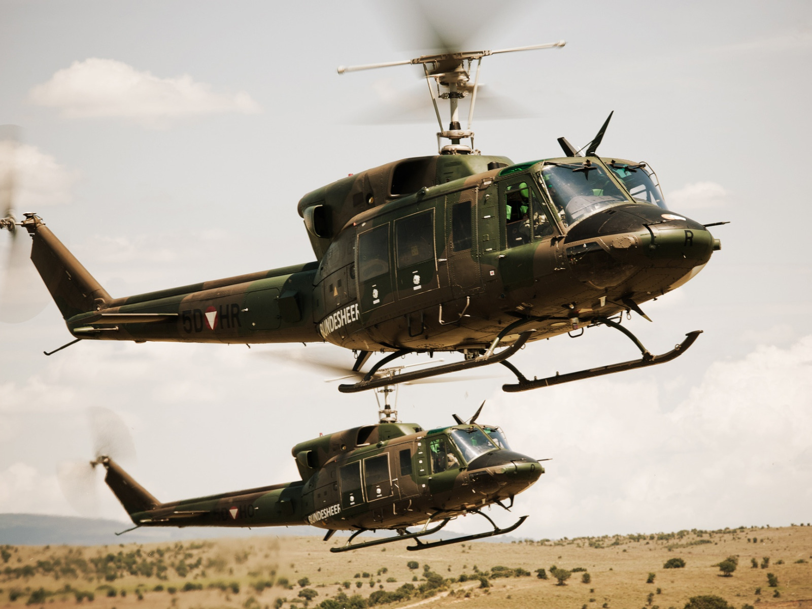 Download wallpaper pair, twin-engine, multi-purpose helicopter, Bell ...