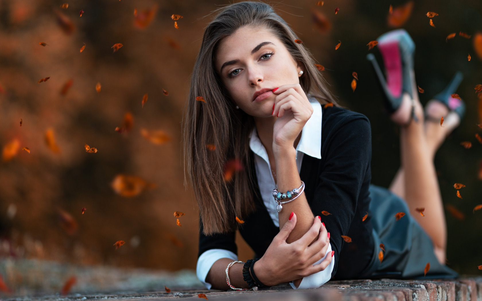 Download Wallpaper Autumn Look Leaves Skirt Girl Shoes Lies Legs