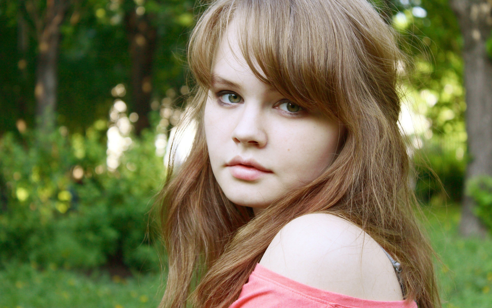 Download Wallpaper Greens Summer Look Girl Nature Face Sweetheart
