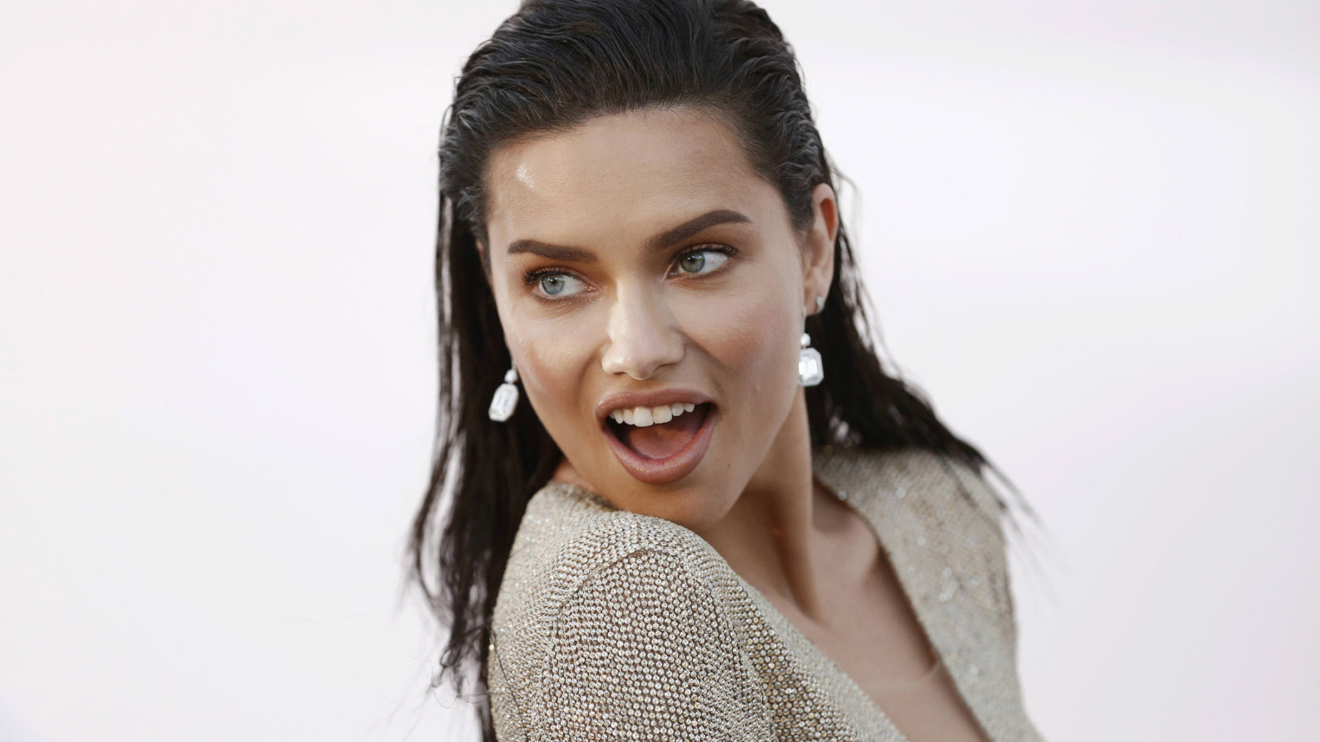 Download wallpaper look, pose, earrings, makeup, Adriana Lima, Adriana Lima, Hair, Victoria's ...