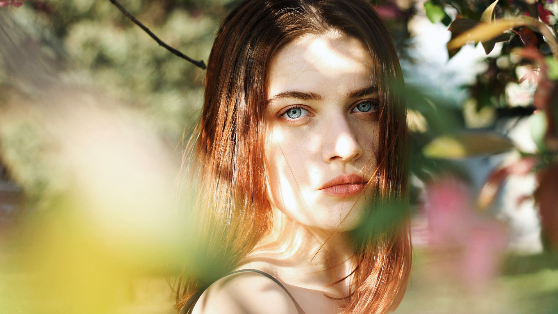 Download Wallpaper Look Leaves The Sun Branches Model Portrait
