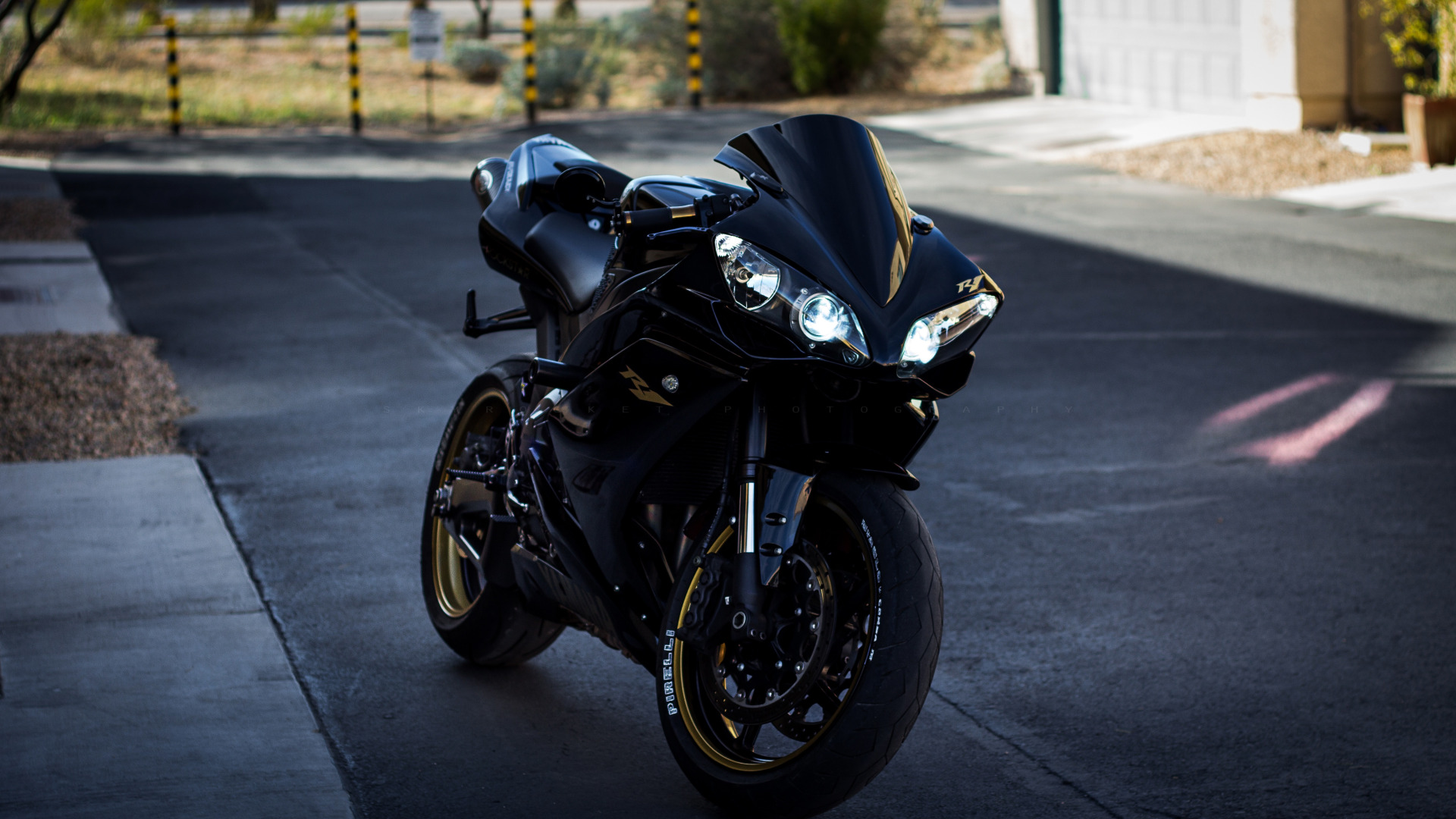 Download wallpaper Light, Black, YZF-R1, Gold, section motorbike in resolution 1920x1080