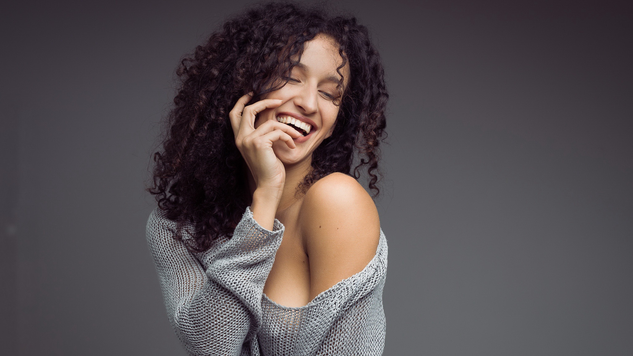 Download wallpaper girl, portrait, Luca Miklosi, section girls in resolution 2048x1152