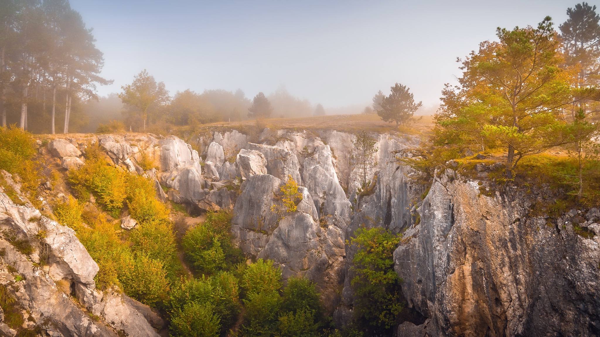 Download wallpaper autumn, mountains, nature, fog, section nature in resolution 2048x1152