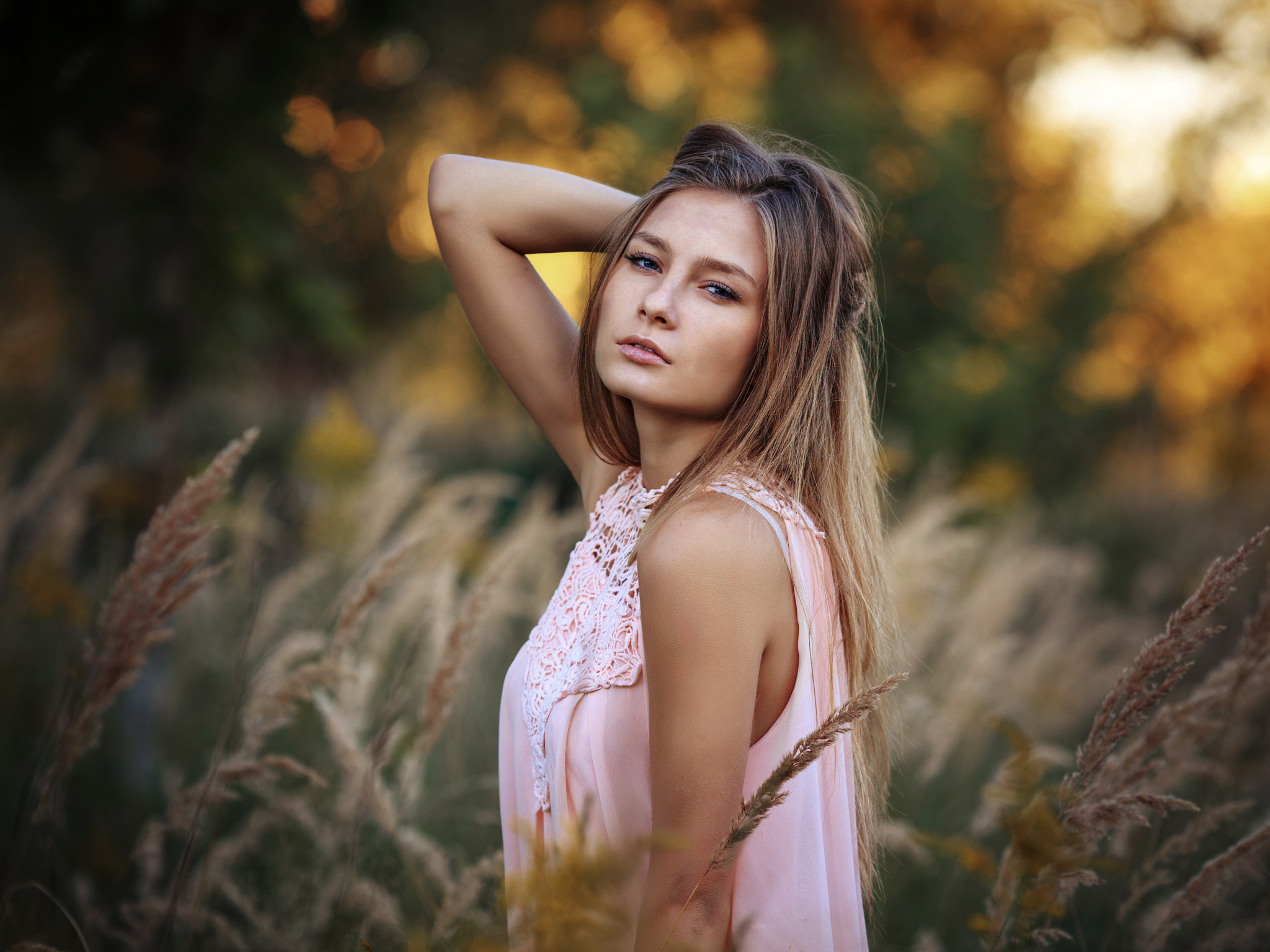 Download Wallpaper Field Grass Look Girl Nature Face Sweetheart