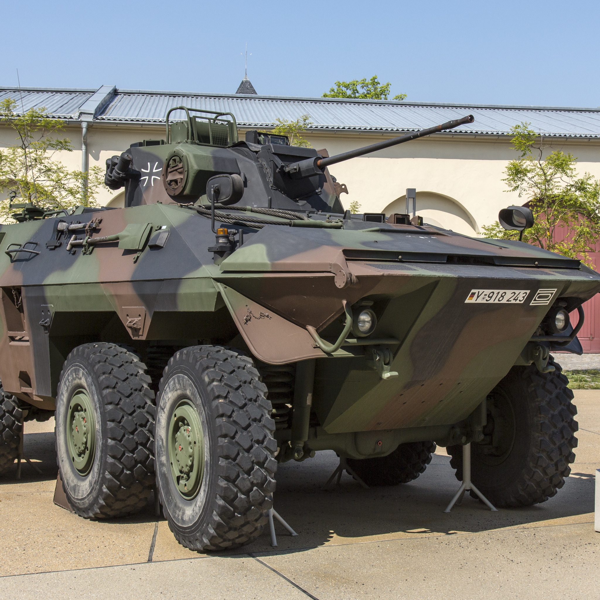 Download wallpaper lynx, combat, reconnaissance vehicle, Luchs A2 ...