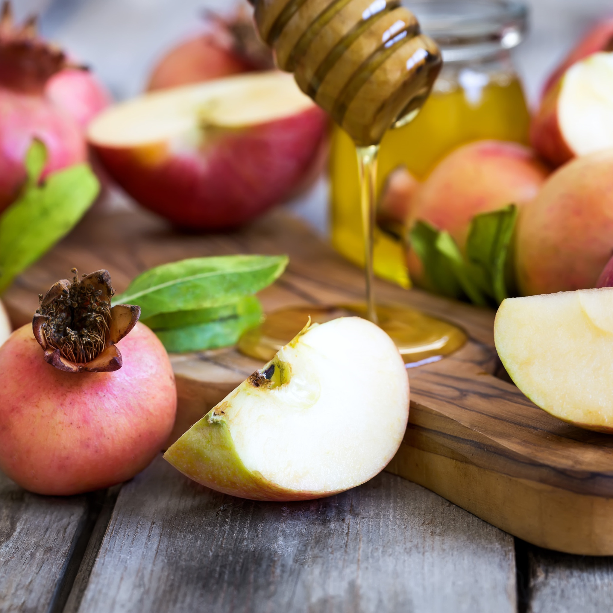 Download wallpaper apples, honey, slices, garnet, section food in ...