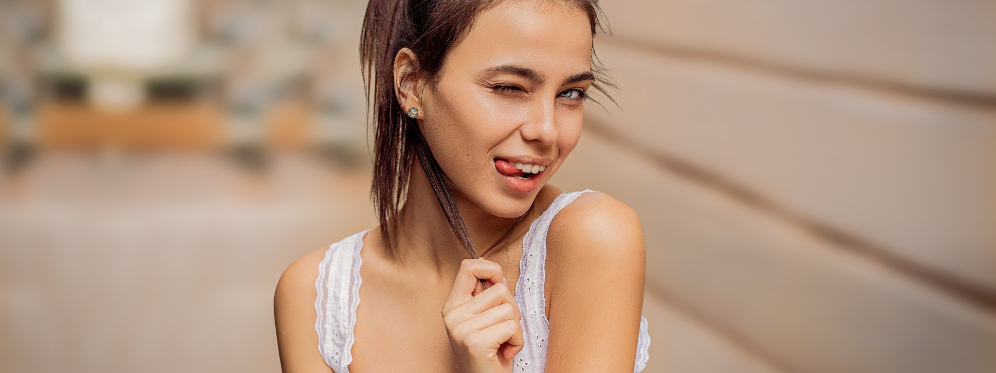 Download Wallpaper Girl Eyes Model Pretty Face Brunette Pose