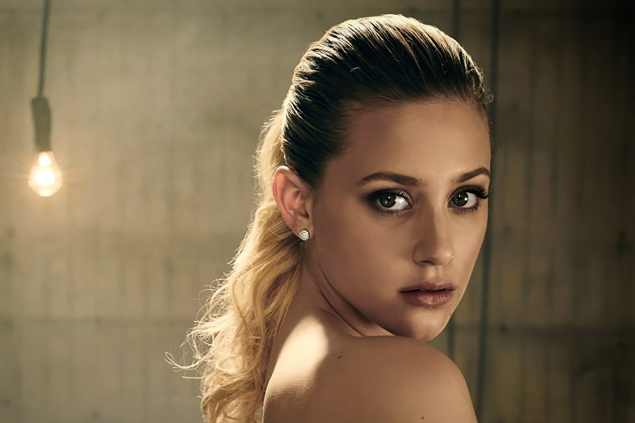 Download Wallpaper Girl Pretty Face Look Blonde Pose Actress