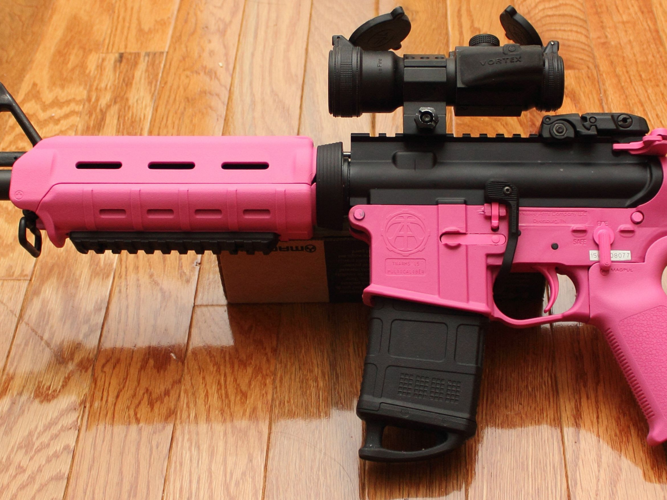 Download wallpaper pink, ar15, assault rifle, magpul, section weapon in resolution 2160x1620