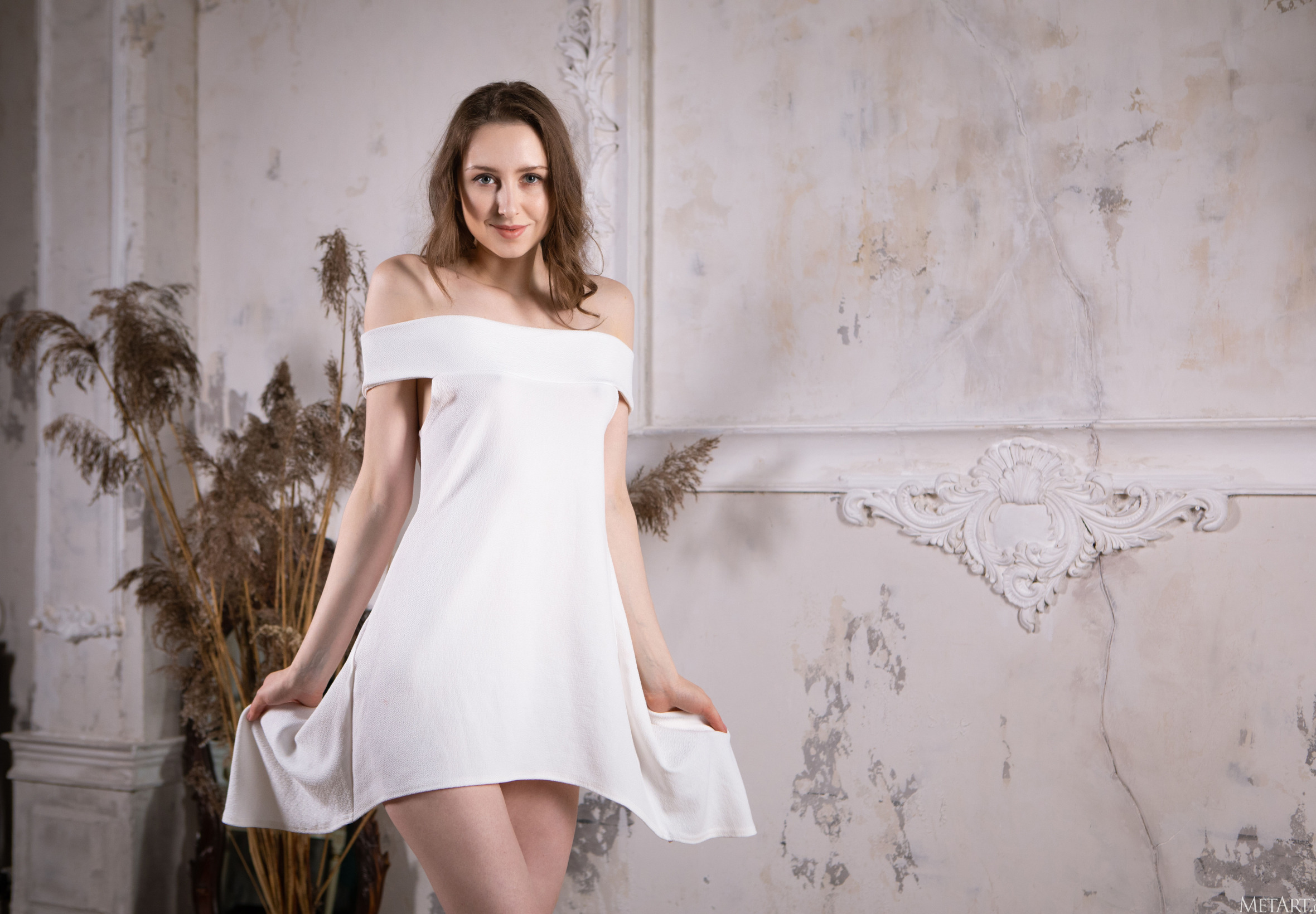 Download Wallpaper Model Smile White Dress Pose Ginger Frost Dont