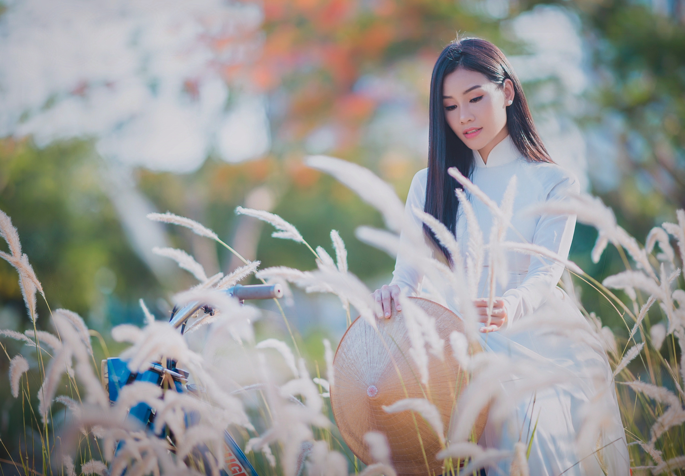 Download wallpaper girl, hat, model, hair, brunette, pose, Vietnamese, Ao dai, section girls in ...