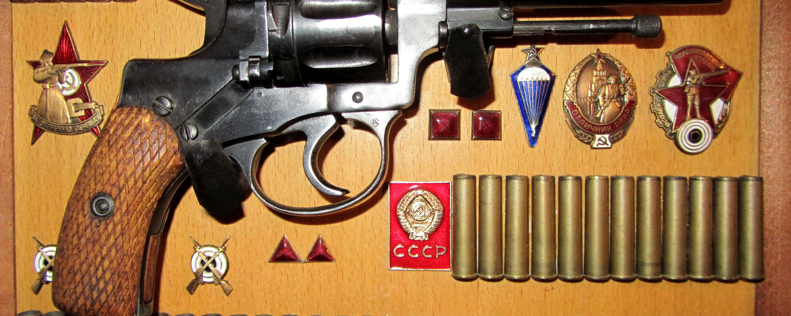 Download wallpaper stars, sleeve, Revolver, the coat of arms of the ...