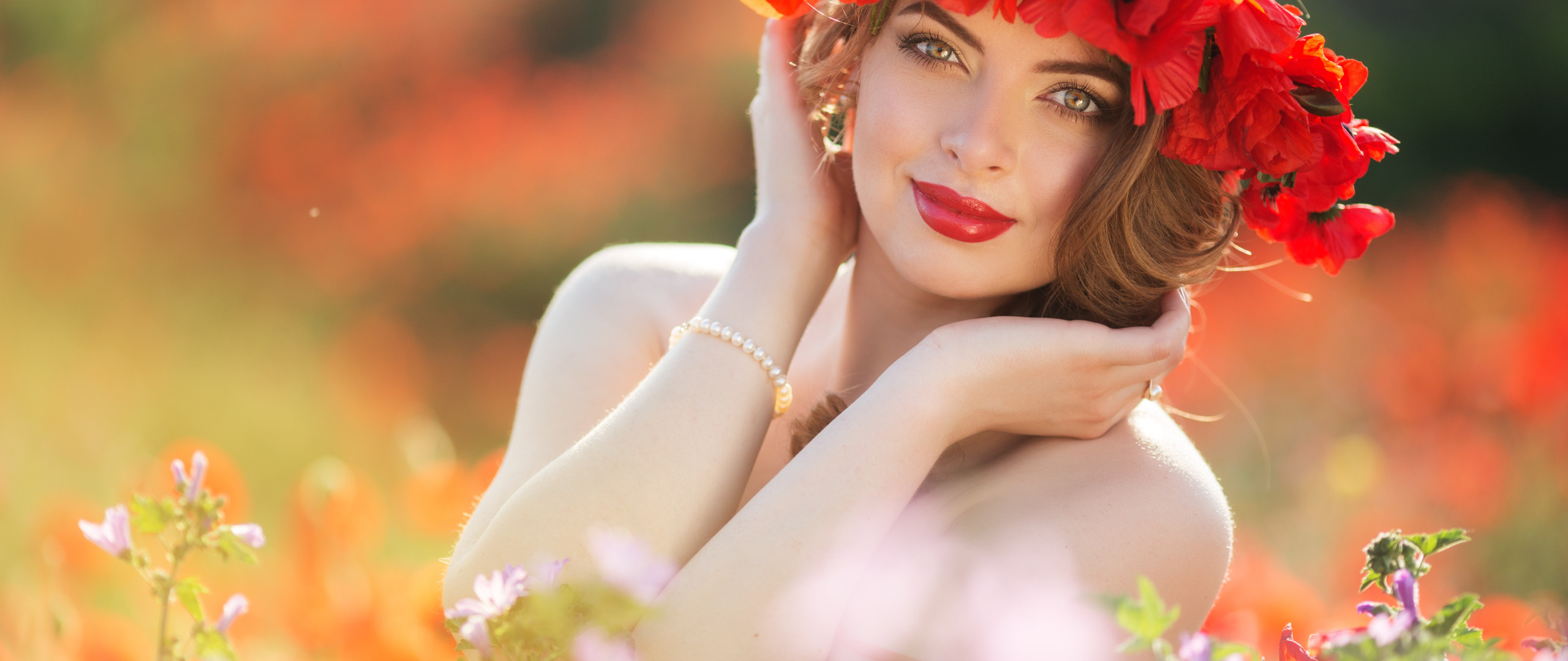 Download Wallpaper Field Summer Look Girl Flowers Hands Makeup