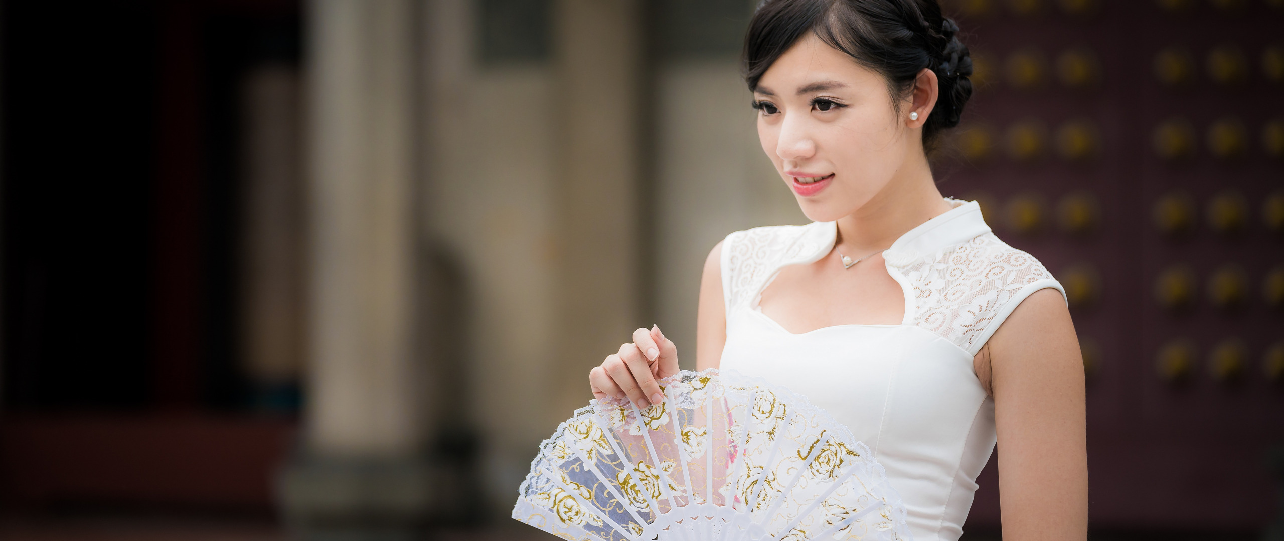 Download wallpaper girl, dress, fan, Asian, bokeh, section girls in resolution 2560x1080