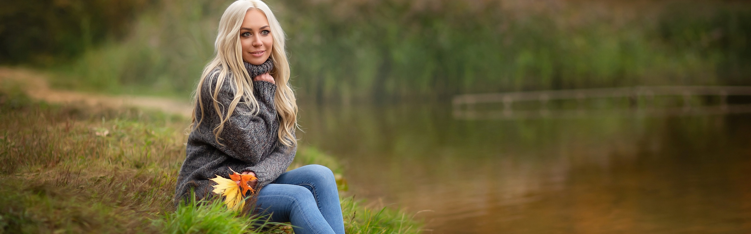 Download Wallpaper Autumn Girl Nature Face Smile River Mood Hair