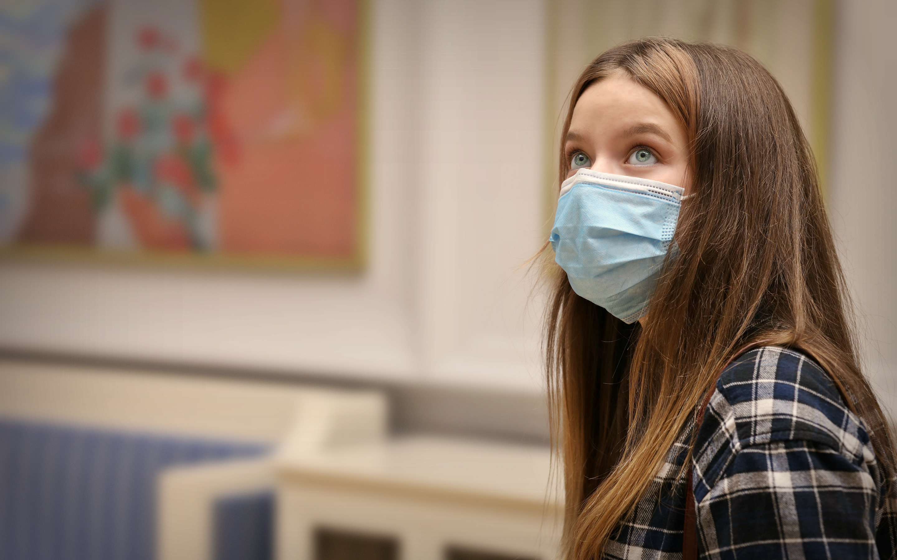 Download wallpaper girl, green eyes, eyes, look, pandemic, museum ... Download wallpaper girl, green eyes, eyes, look, pandemic, museum ...