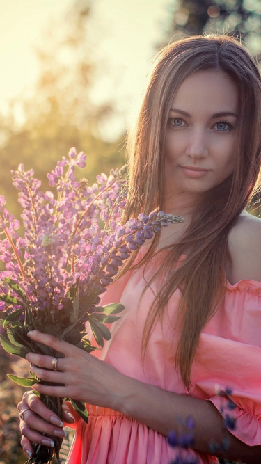 Download Wallpaper Field Grass Look The Sun Flowers Nature Pose