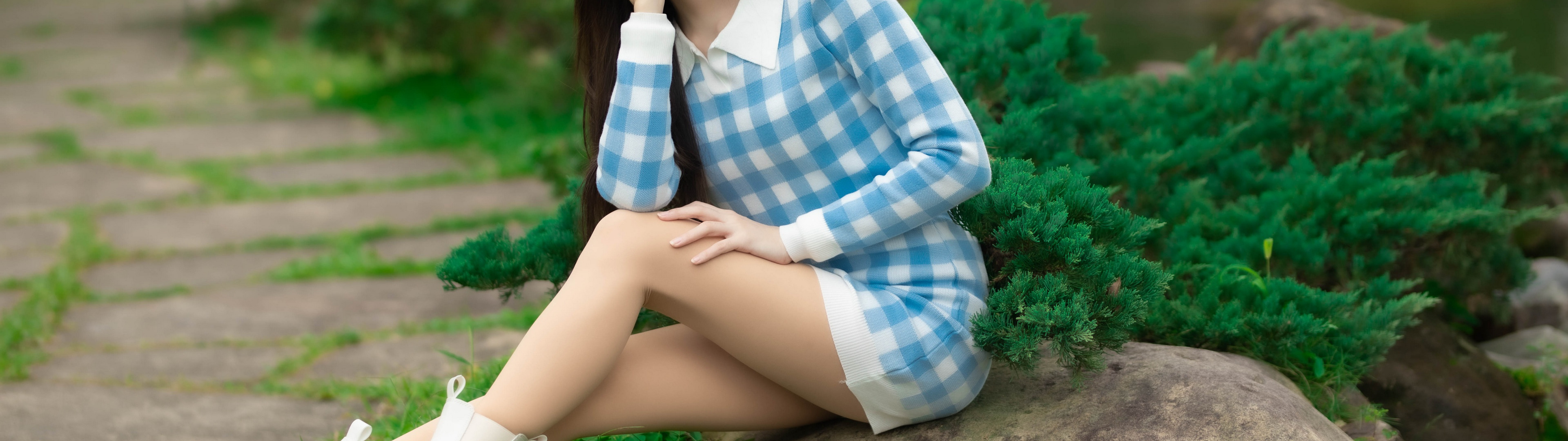 Download Wallpaper Look Girl Nature Pose Dress Brunette Legs
