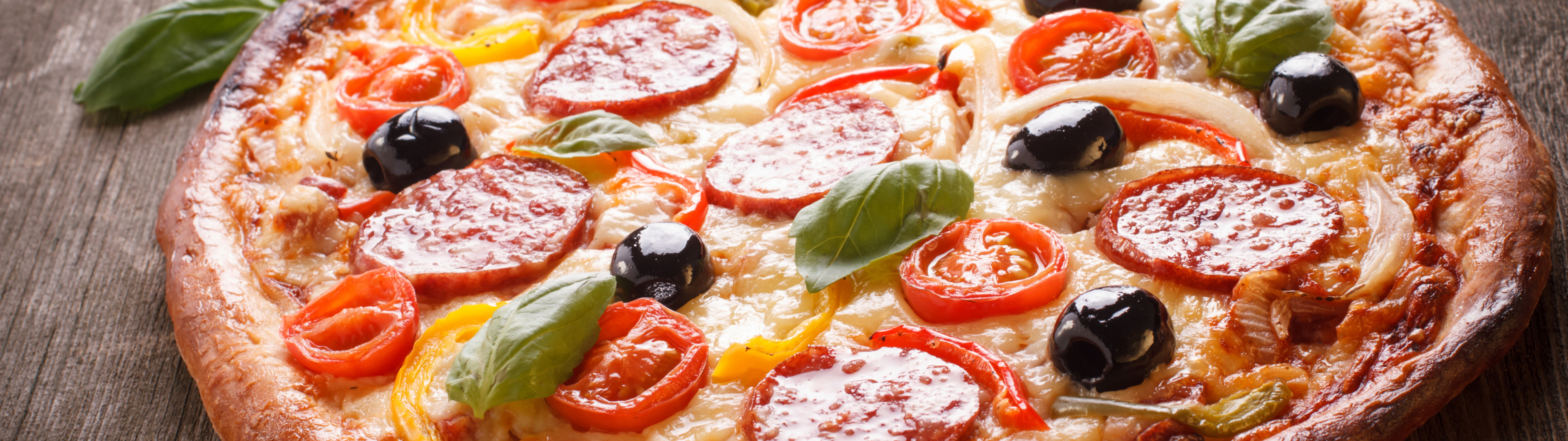 Download wallpaper greens, table, pizza, section food in resolution ...