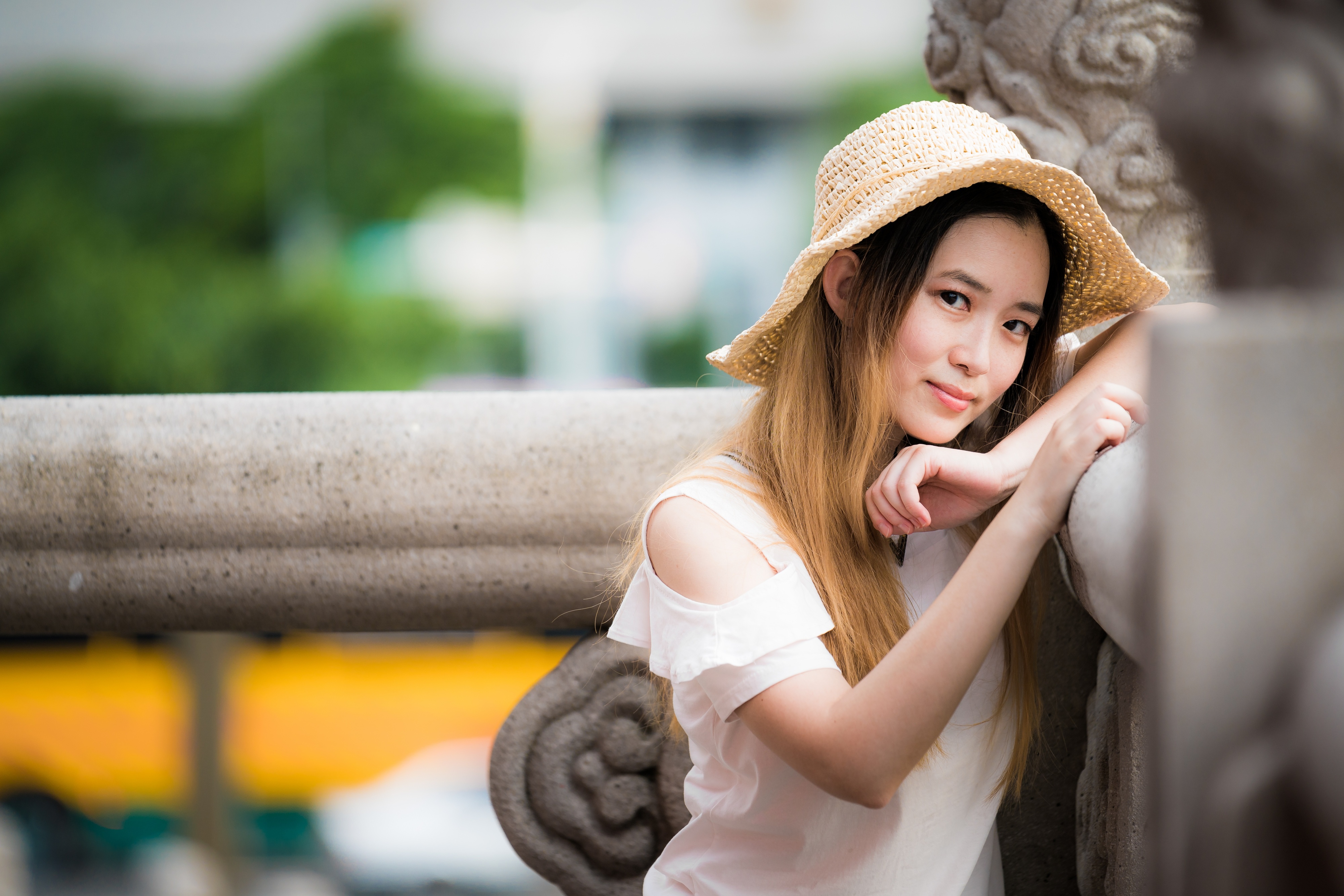 Download wallpaper look, girl, hat, Asian, cutie, bokeh, section girls in resolution 4000x2668