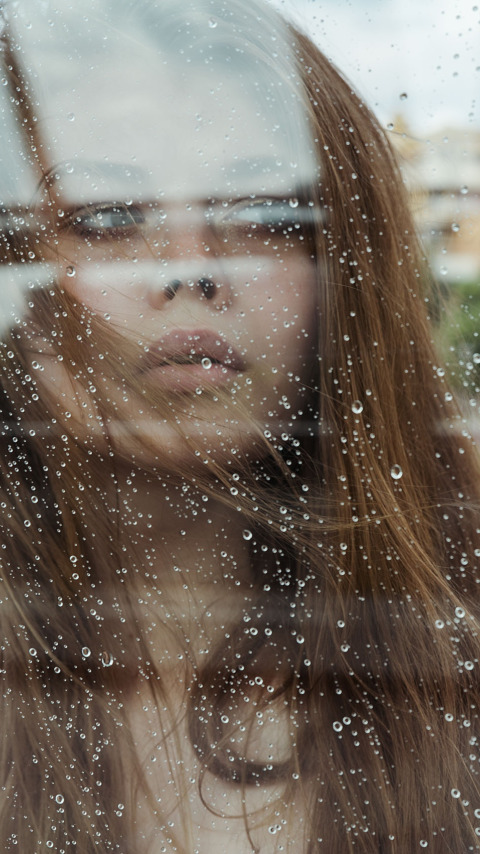 Download Wallpaper Glass Girl Drops Rain Hair Daria Klepikova