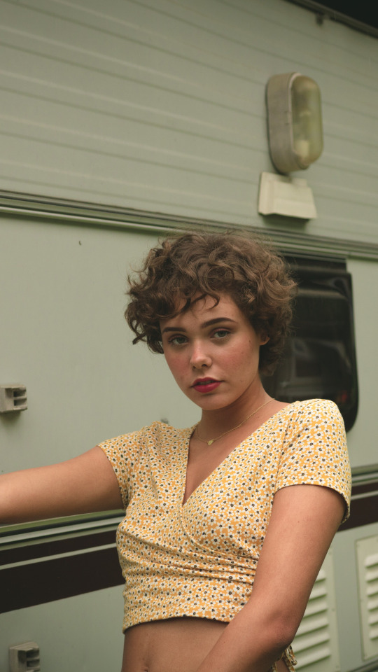 Download wallpaper look, girl, pose, girl, trailer, look, pose, Trailer ...