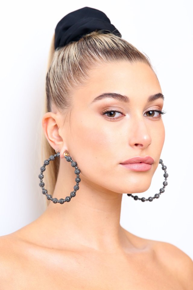 Download Wallpaper Model Celebrity Hailey Baldwin Section Girls In Resolution 640x960