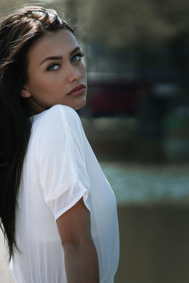 Download Wallpaper Look Hair Portrait Girl Brunette Günni Cologne