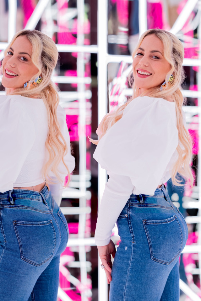 Download wallpaper wallpaper, neon, uhd, 2021, lafee, section music in resolution 640x960