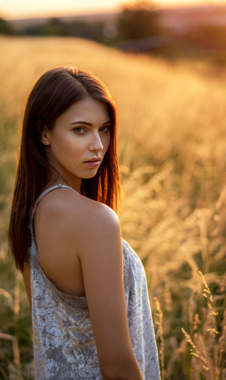 Download Wallpaper Field Grass Look The Sun Nature Model Portrait