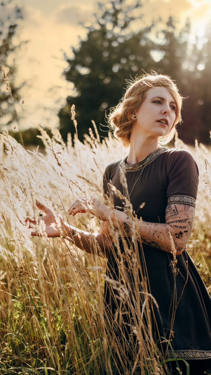 Download Wallpaper Grass Girl The Sun Trees Nature Portrait