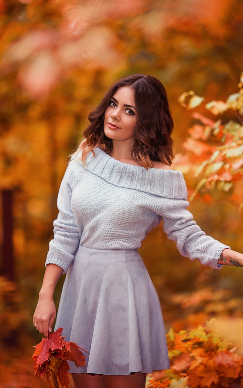 Download Wallpaper Autumn Look Leaves Girl Park Photo Sweater