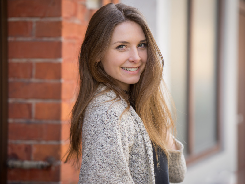 Download wallpaper girl, smile, Madlen, section girls in resolution 800x600