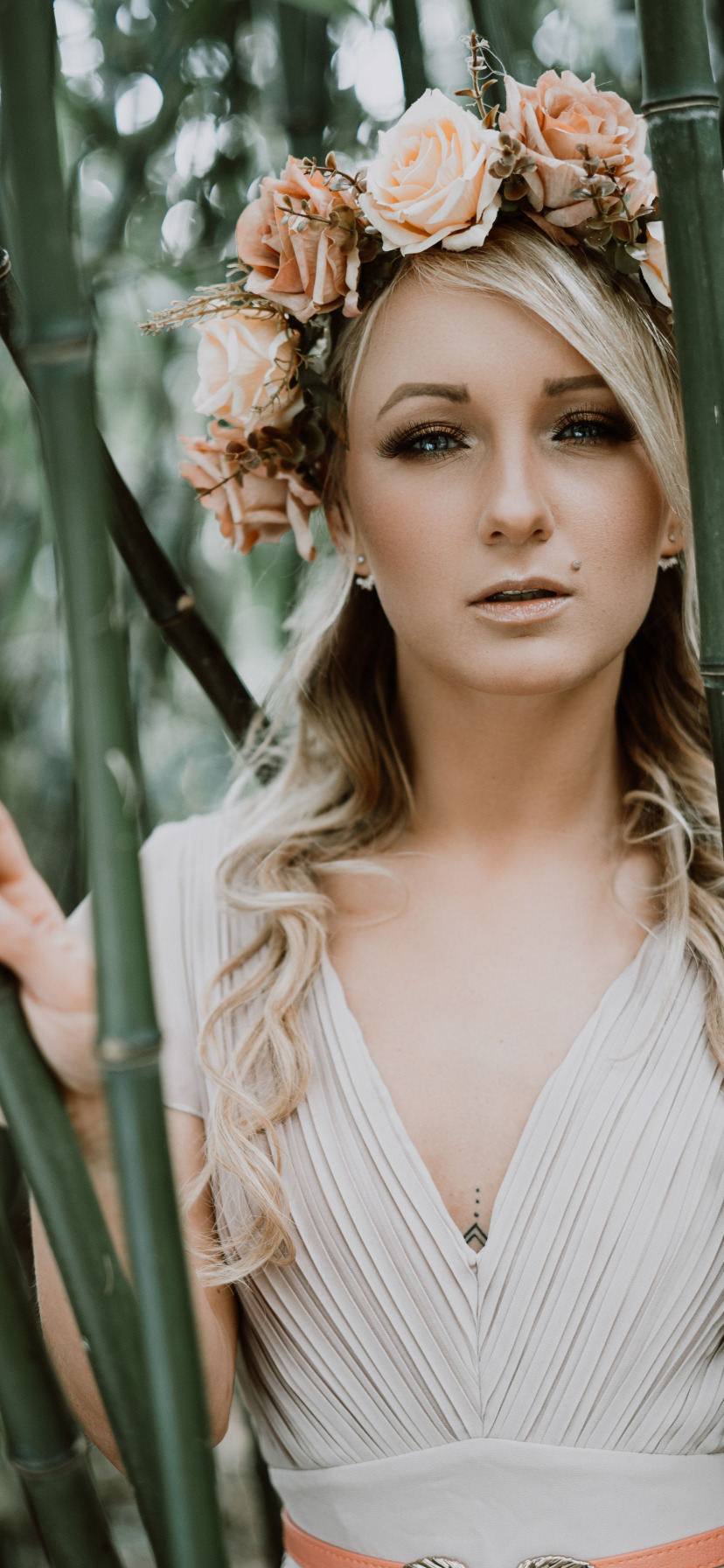 Download Wallpaper Look Flowers Model Roses Bamboo Makeup Wreath